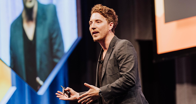 Contact Shane Snow: Speaker, Author, & Innovator